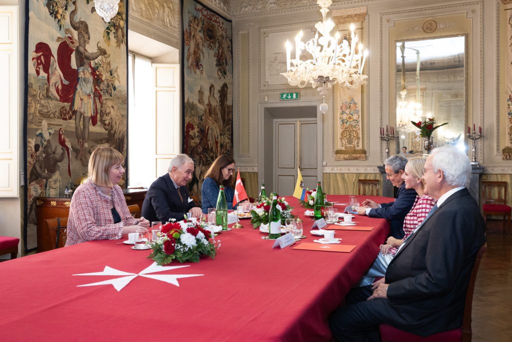 The Grand Chancellor receives the First Lady of Ecuador - Embassy of ...